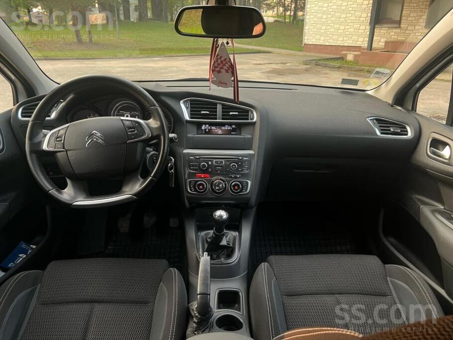 White Citroen C4 2017 in Daugavpils, with an engine capacity of 1.60 L and mileage of 253 thousand km for 6200 €, photo 15 on AUTOMOTO.COM.LV