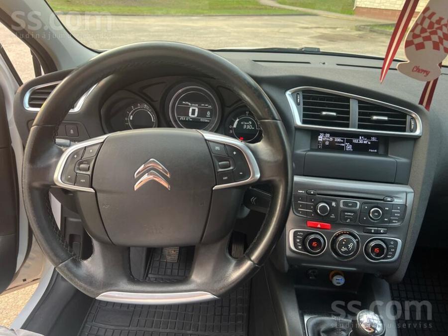 White Citroen C4 2017 in Daugavpils, with an engine capacity of 1.60 L and mileage of 253 thousand km for 6200 €, photo 16 on AUTOMOTO.COM.LV