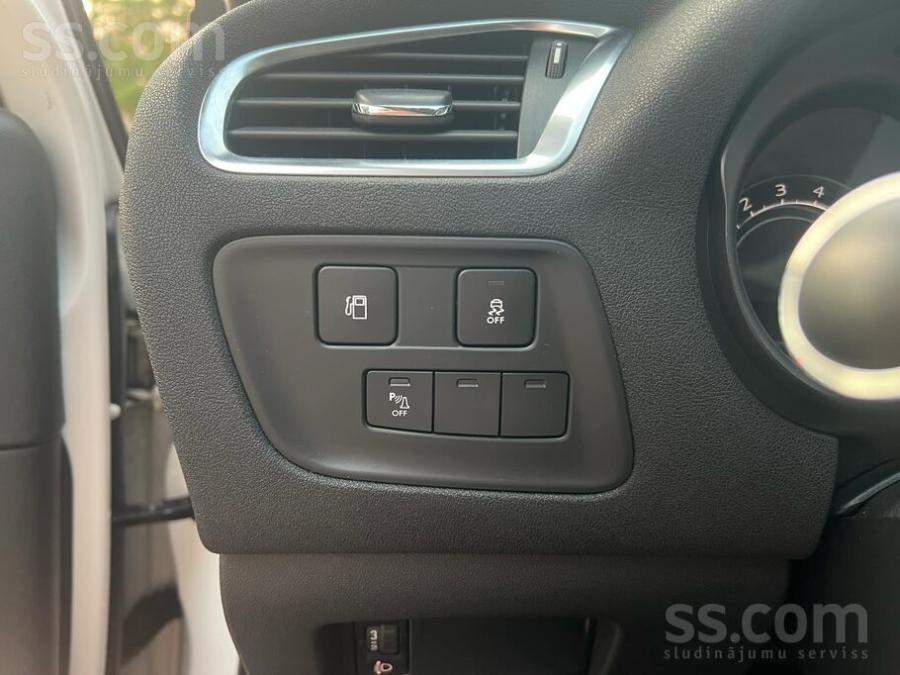 White Citroen C4 2017 in Daugavpils, with an engine capacity of 1.60 L and mileage of 253 thousand km for 6200 €, photo 17 on AUTOMOTO.COM.LV