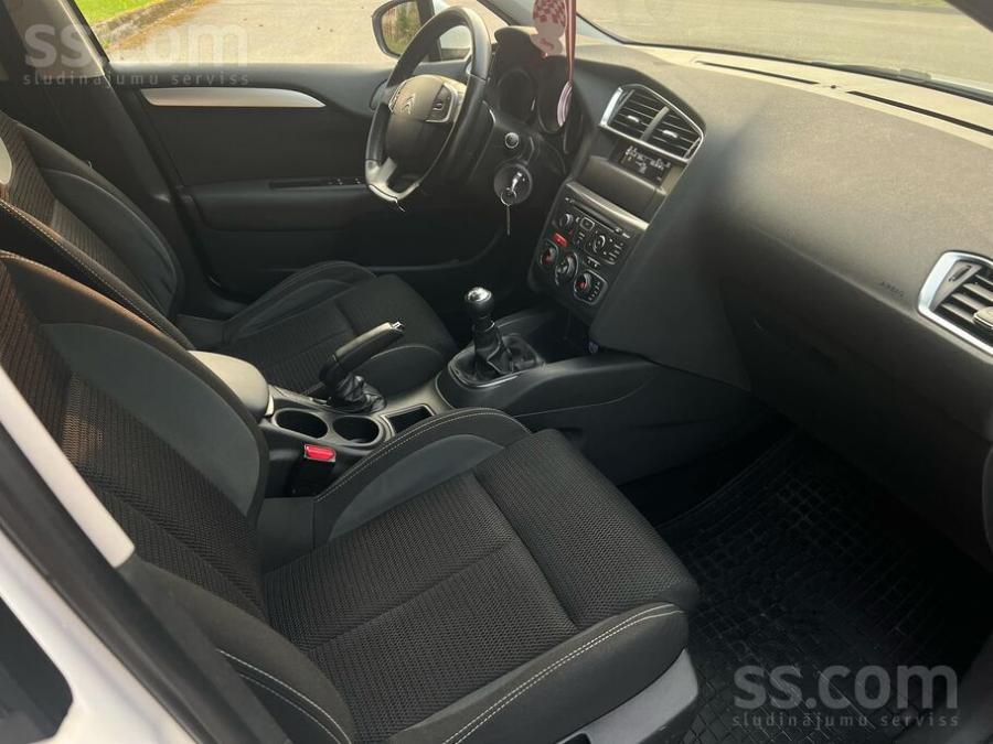 White Citroen C4 2017 in Daugavpils, with an engine capacity of 1.60 L and mileage of 253 thousand km for 6200 €, photo 20 on AUTOMOTO.COM.LV