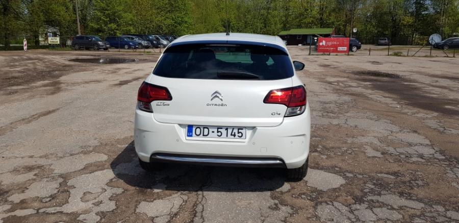 White Citroen C4 2017 in Riga, with an engine capacity of 1.20 L and mileage of 95 thousand km for 7500 €, photo 7 on AUTOMOTO.COM.LV