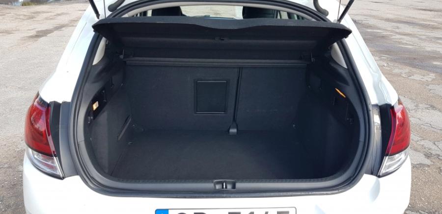 White Citroen C4 2017 in Riga, with an engine capacity of 1.20 L and mileage of 95 thousand km for 7500 €, photo 9 on AUTOMOTO.COM.LV