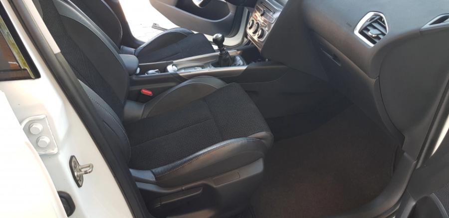 White Citroen C4 2017 in Riga, with an engine capacity of 1.20 L and mileage of 95 thousand km for 7500 €, photo 10 on AUTOMOTO.COM.LV