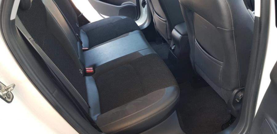 White Citroen C4 2017 in Riga, with an engine capacity of 1.20 L and mileage of 95 thousand km for 7500 €, photo 11 on AUTOMOTO.COM.LV