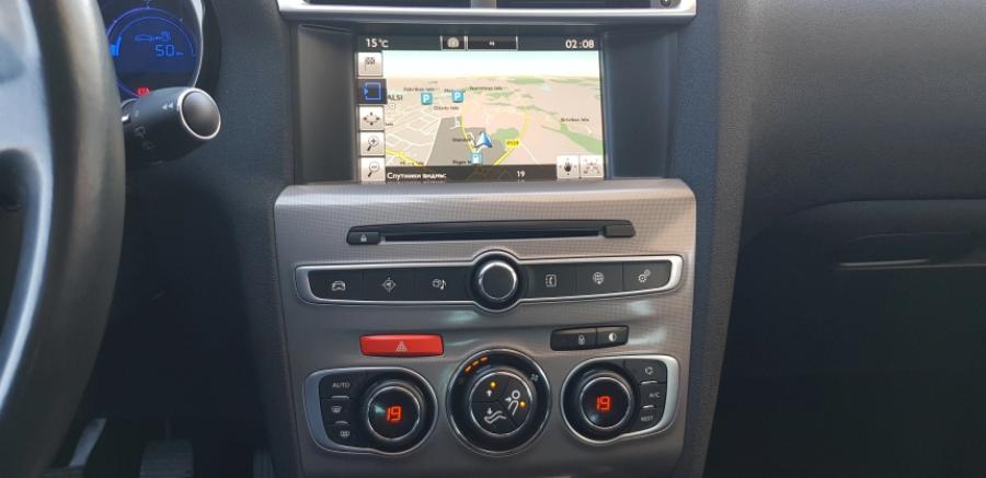 White Citroen C4 2017 in Riga, with an engine capacity of 1.20 L and mileage of 95 thousand km for 7500 €, photo 13 on AUTOMOTO.COM.LV