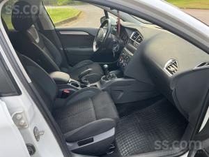 Balts Citroen C4 2017 Daugavpils, ar dzinēja tilpumu 1.60 L un nobraukumu 276 tūkst. km par 4500 €, foto 12 vietnē AUTOMOTO.COM.LV