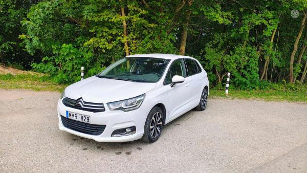 White Citroen C4 2017 in Kaunas, with an engine capacity of 1.56 L and mileage of 274 thousand km for 4000 €, photo 7 on AUTOMOTO.COM.LV