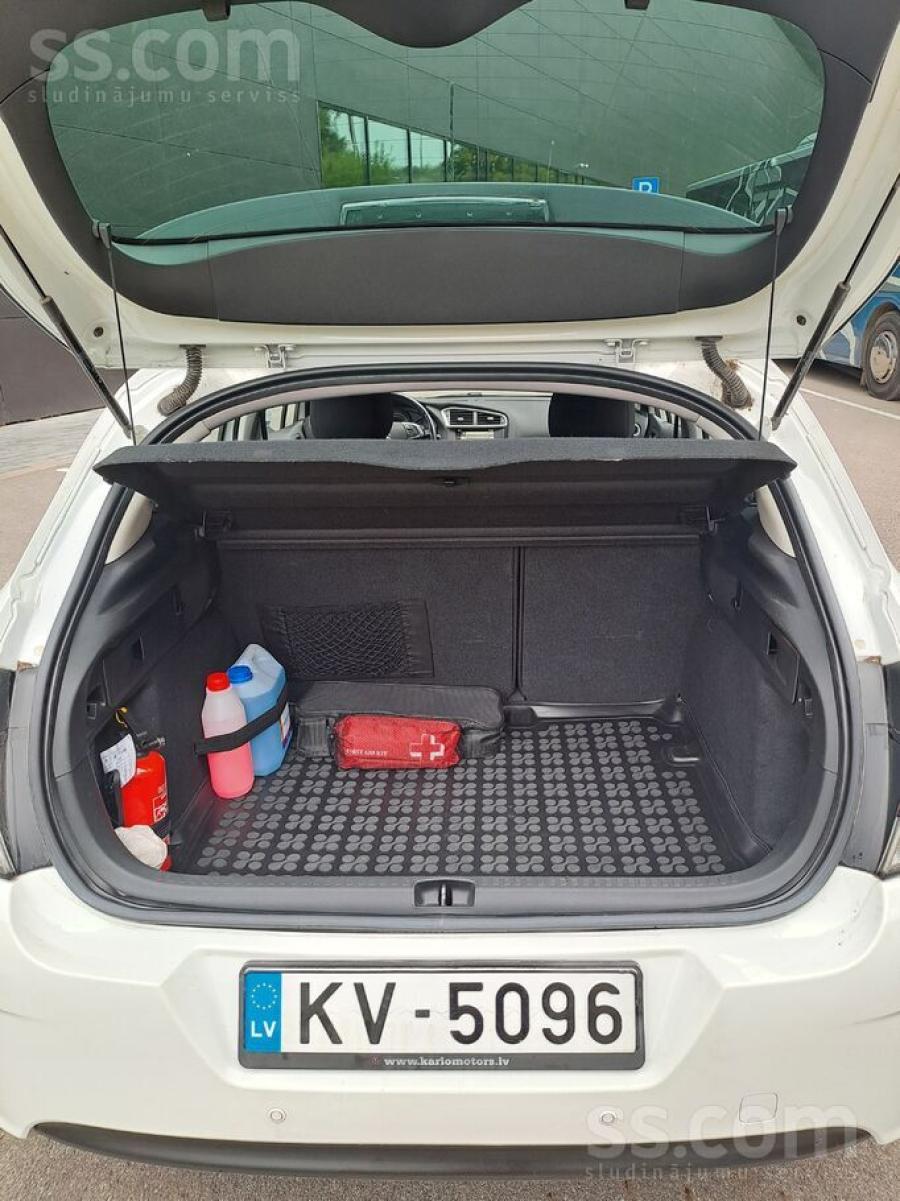 Balts Citroen C4 2017 Ogre, ar dzinēja tilpumu 1.20 L un nobraukumu 88 tūkst. km par 6200 €, foto 15 vietnē AUTOMOTO.COM.LV