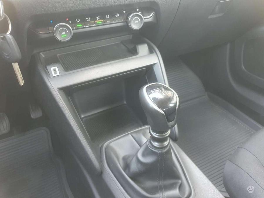 White Citroen C4 2021 in Taurage, with an engine capacity of 1.50 L and mileage of 297 thousand km for 8350 €, photo 27 on AUTOMOTO.COM.LV