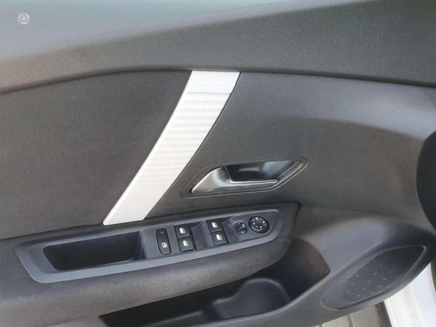 White Citroen C4 2021 in Taurage, with an engine capacity of 1.50 L and mileage of 297 thousand km for 8350 €, photo 36 on AUTOMOTO.COM.LV