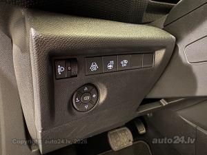 Balts Citroen C4 2021 Tallina, ar dzinēja tilpumu 1.20 L un nobraukumu 73 tūkst. km par 14900 €, foto 15 vietnē AUTOMOTO.COM.LV