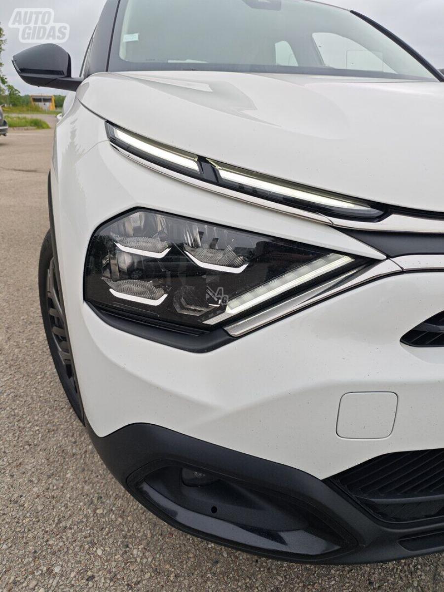 White Citroen C4 2022 in Kaunas, with an engine capacity of 1.50 L and mileage of 235 thousand km for 9850 €, photo 6 on AUTOMOTO.COM.LV