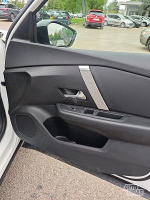 White Citroen C4 2022 in Kaunas, with an engine capacity of 1.50 L and mileage of 235 thousand km for 9850 €, photo 12 on AUTOMOTO.COM.LV