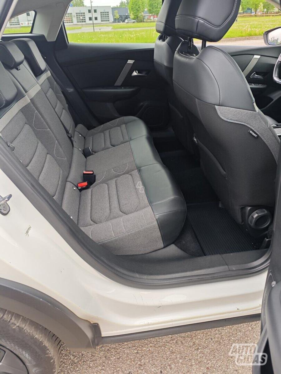White Citroen C4 2022 in Kaunas, with an engine capacity of 1.50 L and mileage of 235 thousand km for 9850 €, photo 14 on AUTOMOTO.COM.LV