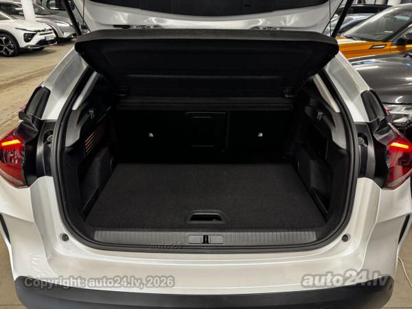 White Citroen C4 2023 in Tallinn, with an engine capacity of 0.00 L and mileage of 18 thousand km for 29400 €, photo 7 on AUTOMOTO.COM.LV