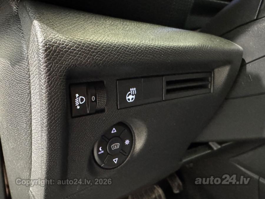 White Citroen C4 2023 in Tallinn, with an engine capacity of 0.00 L and mileage of 36 thousand km for 21900 €, photo 12 on AUTOMOTO.COM.LV