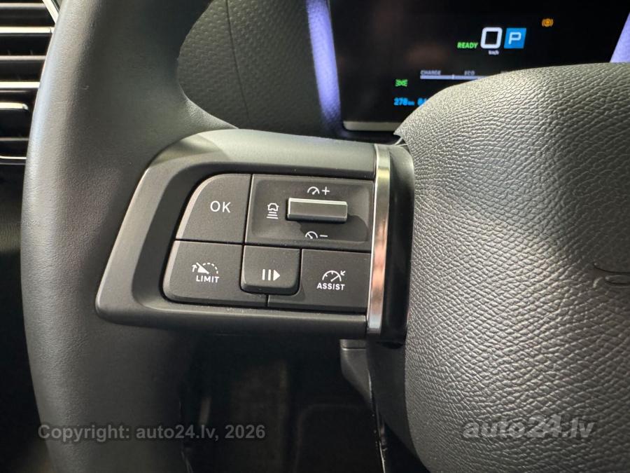 White Citroen C4 2023 in Tallinn, with an engine capacity of 0.00 L and mileage of 36 thousand km for 21900 €, photo 20 on AUTOMOTO.COM.LV