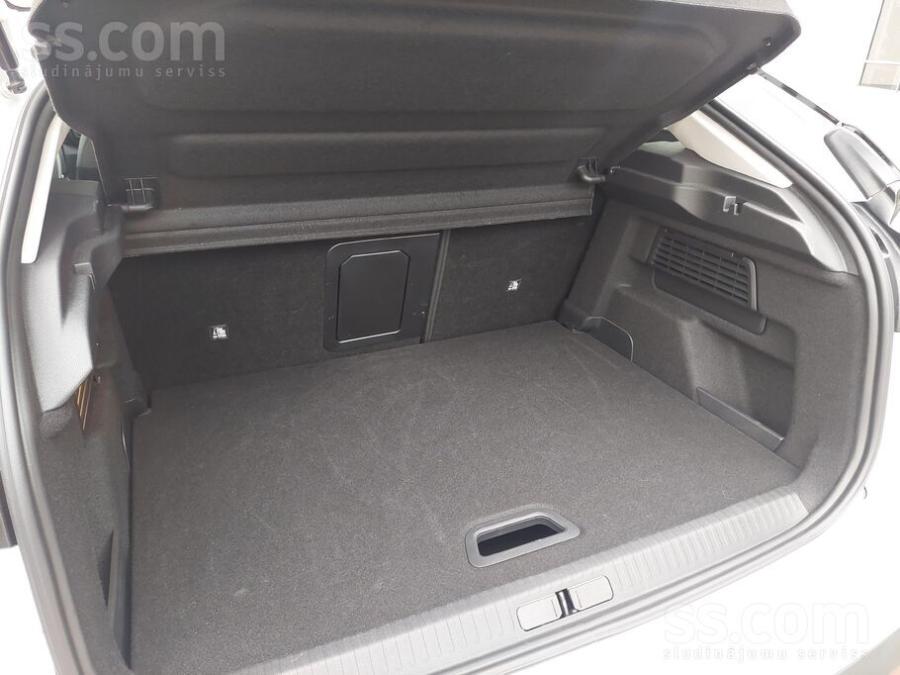 White Citroen C4 2024 in Daugavpils, with an engine capacity of 1.20 L and mileage of 25 thousand km for 20700 €, photo 11 on AUTOMOTO.COM.LV