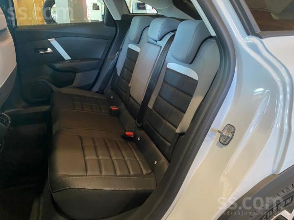 White Citroen C4 2026 in Riga, with an engine capacity of 1.20 L and mileage of 10 thousand km for 26940 €, photo 6 on AUTOMOTO.COM.LV