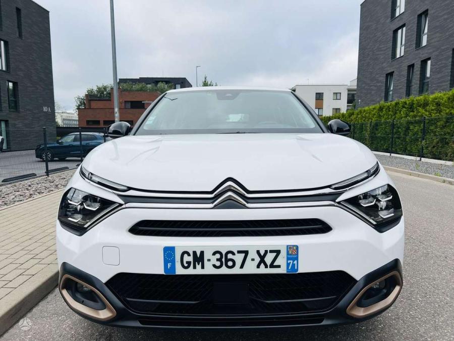 White Citroen C4 2023 in Kaunas, with an engine capacity of 1.50 L and mileage of 208 thousand km for 10999 €, photo 4 on AUTOMOTO.COM.LV