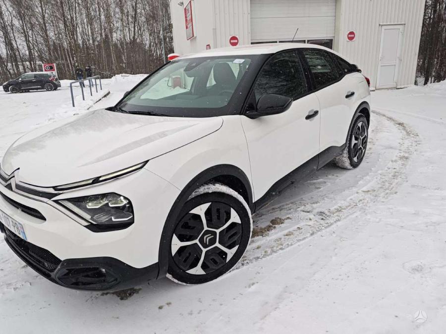 White Citroen C4 2021 in Kaunas, with an engine capacity of 1.50 L and mileage of 145 thousand km for 11447 €, photo 3 on AUTOMOTO.COM.LV
