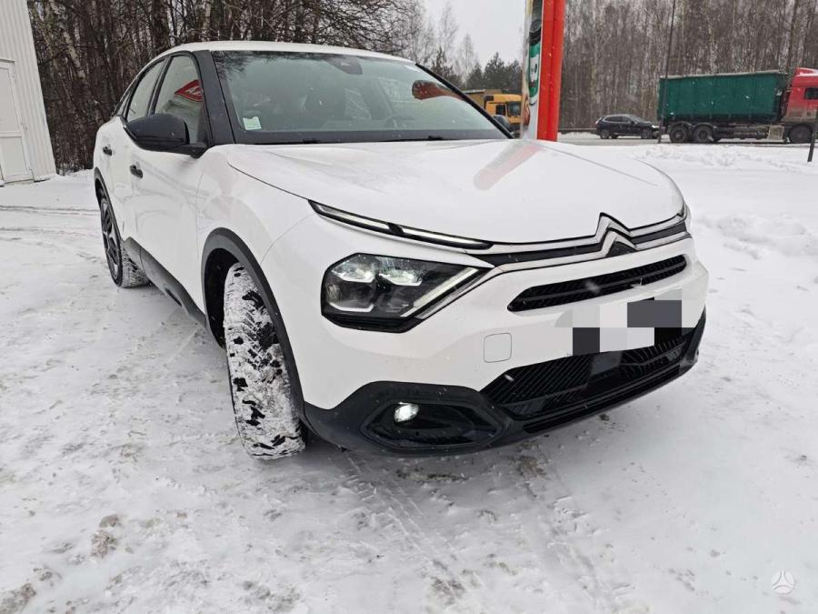 White Citroen C4 2021 in Kaunas, with an engine capacity of 1.50 L and mileage of 145 thousand km for 11447 €, photo 9 on AUTOMOTO.COM.LV