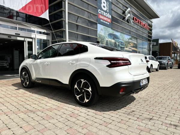White Citroen C4 2023 in Riga, with an engine capacity of 1.20 L and mileage of 1 thousand km for 18700 €, photo 6 on AUTOMOTO.COM.LV