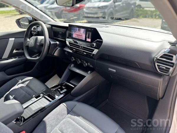 White Citroen C4 2023 in Riga, with an engine capacity of 1.20 L and mileage of 1 thousand km for 18700 €, photo 7 on AUTOMOTO.COM.LV