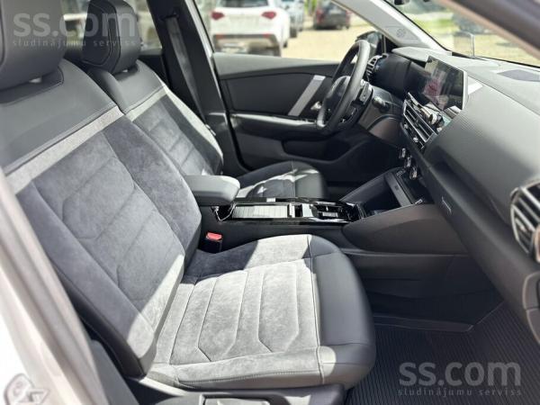 White Citroen C4 2023 in Riga, with an engine capacity of 1.20 L and mileage of 1 thousand km for 18700 €, photo 8 on AUTOMOTO.COM.LV