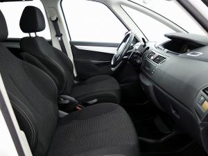 Balts Citroen C4 2010 Tallina, ar dzinēja tilpumu 1.60 L un nobraukumu 359 tūkst. km par 1599 €, foto 7 vietnē AUTOMOTO.COM.LV