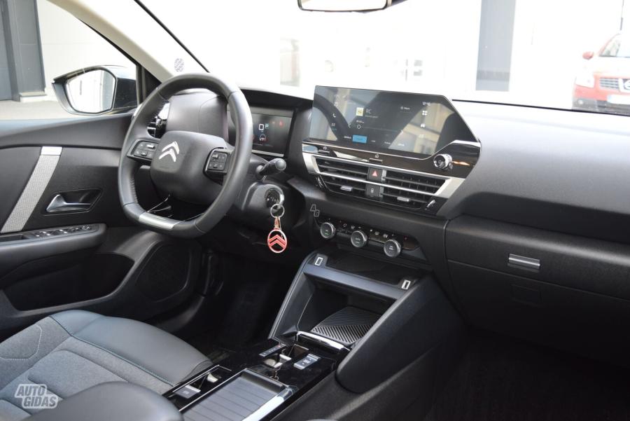 Black Citroen C4 X 2023 in Vilnius, with an engine capacity of 1.20 L and mileage of 105 thousand km for 13600 €, photo 10 on AUTOMOTO.COM.LV