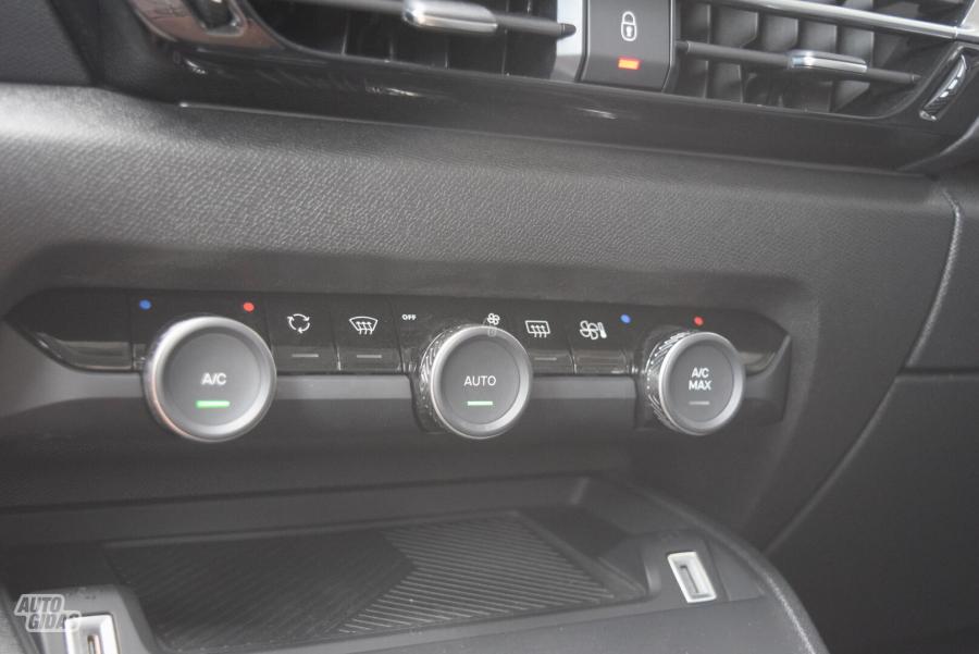 Black Citroen C4 X 2023 in Vilnius, with an engine capacity of 1.20 L and mileage of 105 thousand km for 13600 €, photo 16 on AUTOMOTO.COM.LV