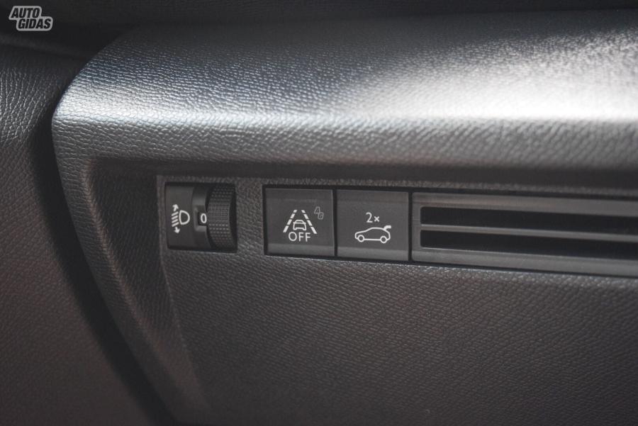 Black Citroen C4 X 2023 in Vilnius, with an engine capacity of 1.20 L and mileage of 105 thousand km for 13600 €, photo 18 on AUTOMOTO.COM.LV