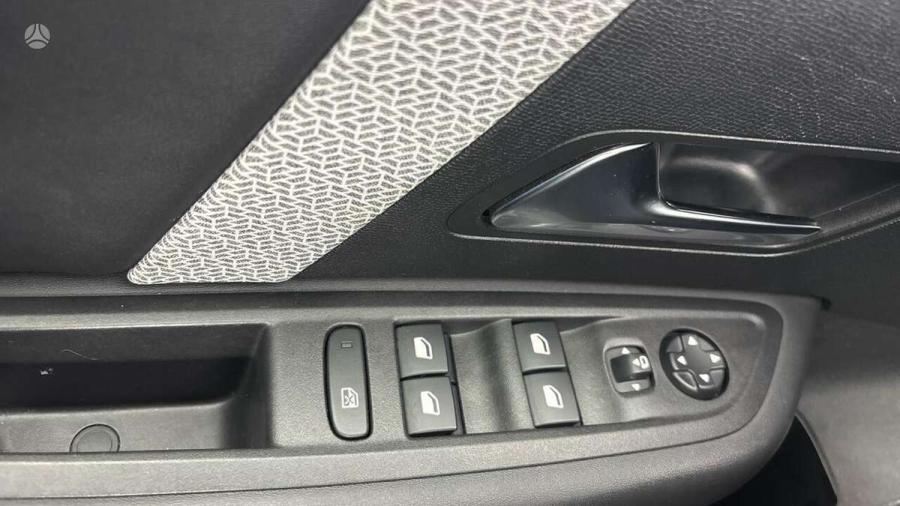 Melns Citroen C4 X 2023 Viļņa, ar dzinēja tilpumu 1.20 L un nobraukumu 106 tūkst. km par 15370 €, foto 24 vietnē AUTOMOTO.COM.LV