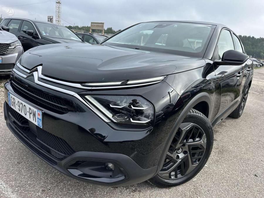 Black Citroen C4 X 2023 in Vilnius, with an engine capacity of 1.20 L and mileage of 98 thousand km for 12099 €, photo 1 on AUTOMOTO.COM.LV