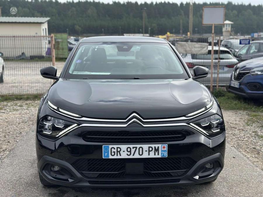 Black Citroen C4 X 2023 in Vilnius, with an engine capacity of 1.20 L and mileage of 98 thousand km for 12099 €, photo 3 on AUTOMOTO.COM.LV