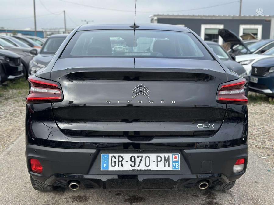 Black Citroen C4 X 2023 in Vilnius, with an engine capacity of 1.20 L and mileage of 98 thousand km for 12099 €, photo 6 on AUTOMOTO.COM.LV