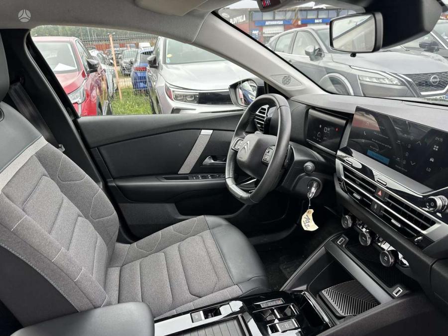 Black Citroen C4 X 2023 in Vilnius, with an engine capacity of 1.20 L and mileage of 98 thousand km for 12099 €, photo 11 on AUTOMOTO.COM.LV