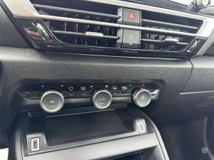 Black Citroen C4 X 2023 in Vilnius, with an engine capacity of 1.20 L and mileage of 98 thousand km for 12099 €, photo 16 on AUTOMOTO.COM.LV