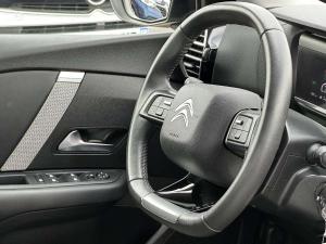 Black Citroen C4 X 2023 in Vilnius, with an engine capacity of 1.20 L and mileage of 98 thousand km for 12099 €, photo 17 on AUTOMOTO.COM.LV