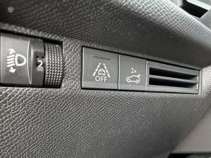 Black Citroen C4 X 2023 in Vilnius, with an engine capacity of 1.20 L and mileage of 98 thousand km for 12099 €, photo 20 on AUTOMOTO.COM.LV