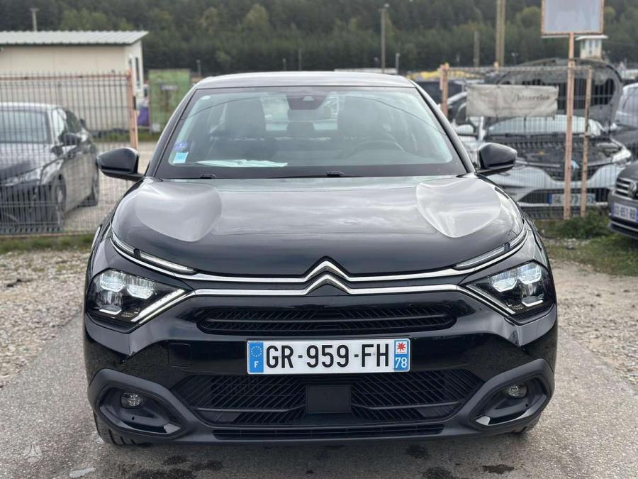 Black Citroen C4 X 2023 in Vilnius, with an engine capacity of 1.20 L and mileage of 67 thousand km for 12099 €, photo 3 on AUTOMOTO.COM.LV