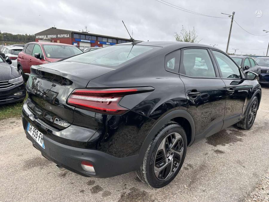 Black Citroen C4 X 2023 in Vilnius, with an engine capacity of 1.20 L and mileage of 67 thousand km for 12099 €, photo 7 on AUTOMOTO.COM.LV