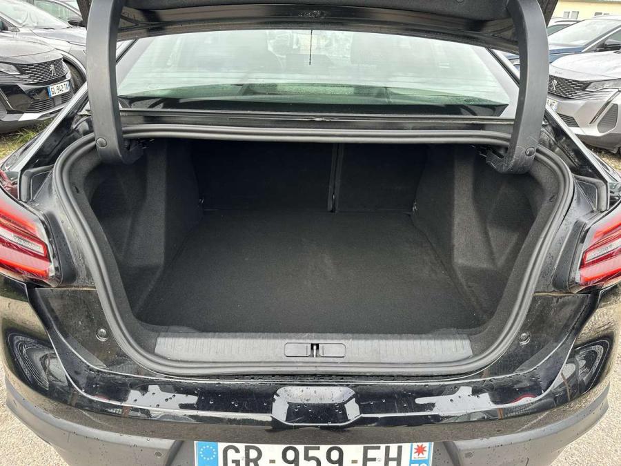 Black Citroen C4 X 2023 in Vilnius, with an engine capacity of 1.20 L and mileage of 67 thousand km for 12099 €, photo 8 on AUTOMOTO.COM.LV