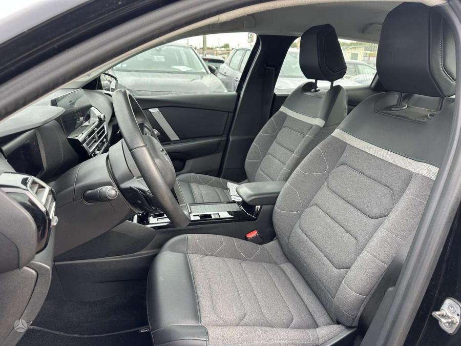 Black Citroen C4 X 2023 in Vilnius, with an engine capacity of 1.20 L and mileage of 67 thousand km for 12099 €, photo 11 on AUTOMOTO.COM.LV