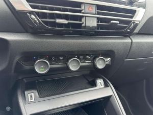 Black Citroen C4 X 2023 in Vilnius, with an engine capacity of 1.20 L and mileage of 67 thousand km for 12099 €, photo 17 on AUTOMOTO.COM.LV