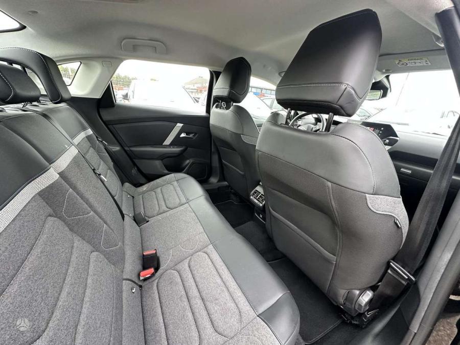 Black Citroen C4 X 2023 in Vilnius, with an engine capacity of 1.20 L and mileage of 67 thousand km for 12099 €, photo 19 on AUTOMOTO.COM.LV