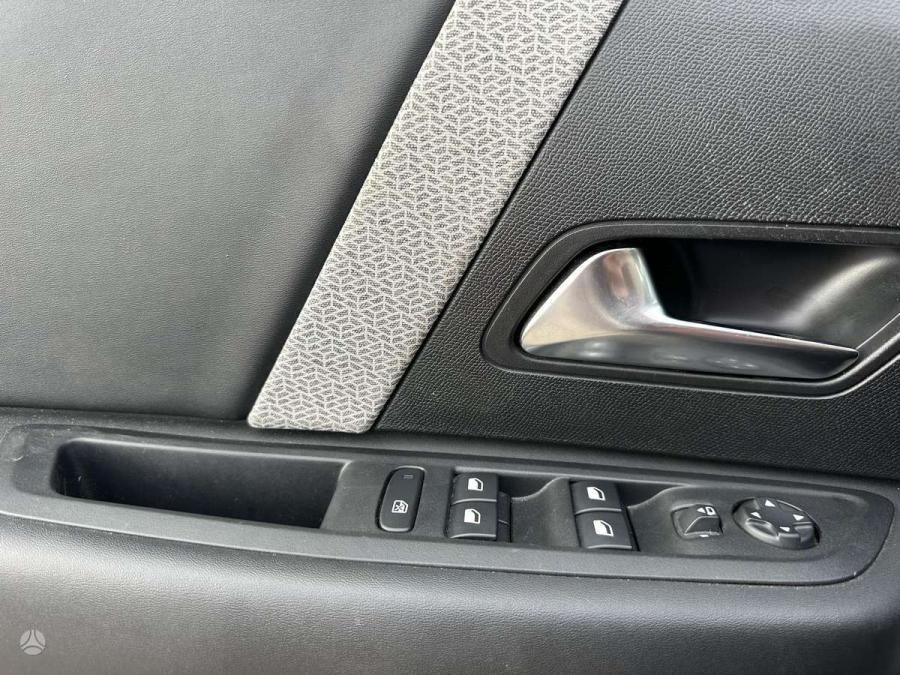 Melns Citroen C4 X 2023 Viļņa, ar dzinēja tilpumu 1.20 L un nobraukumu 89 tūkst. km par 11978 €, foto 12 vietnē AUTOMOTO.COM.LV
