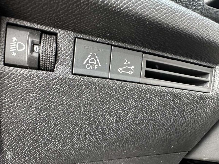 Melns Citroen C4 X 2023 Viļņa, ar dzinēja tilpumu 1.20 L un nobraukumu 89 tūkst. km par 11978 €, foto 17 vietnē AUTOMOTO.COM.LV