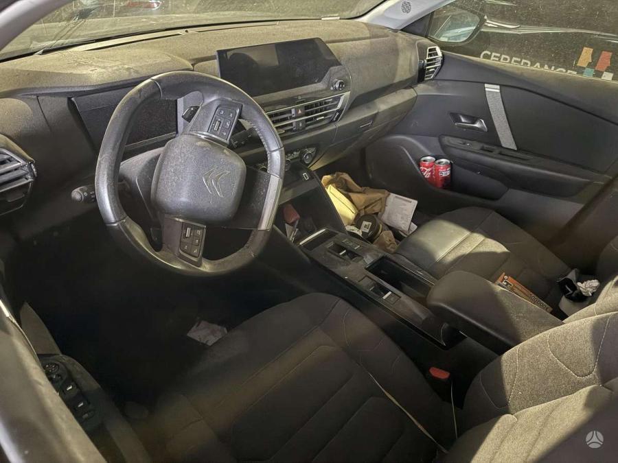Black Citroen C4 X 2023 in Kaunas, with an engine capacity of 1.20 L and mileage of 25 thousand km for 9075 €, photo 7 on AUTOMOTO.COM.LV